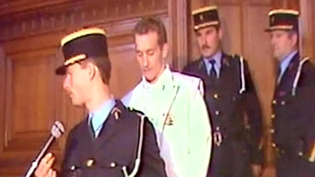 Faites entrer l'accusé Siegler / Moris: Retour à la case prison ...