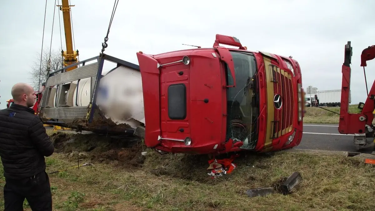 100 jours avec les dépanneurs de l'autoroute L'eau, l'air, le feu (Documentaire) où regarder TV ...