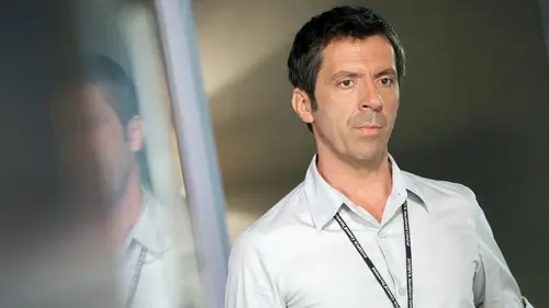 Interpol S03E02 L'inconnu de Prague - Série (2012)