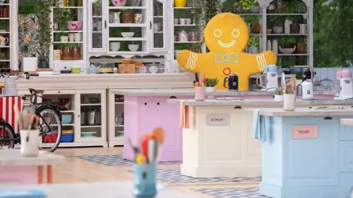 Photos de "Le meilleur pâtissier S13E03 Bienvenue à la biscuiterie LMP"