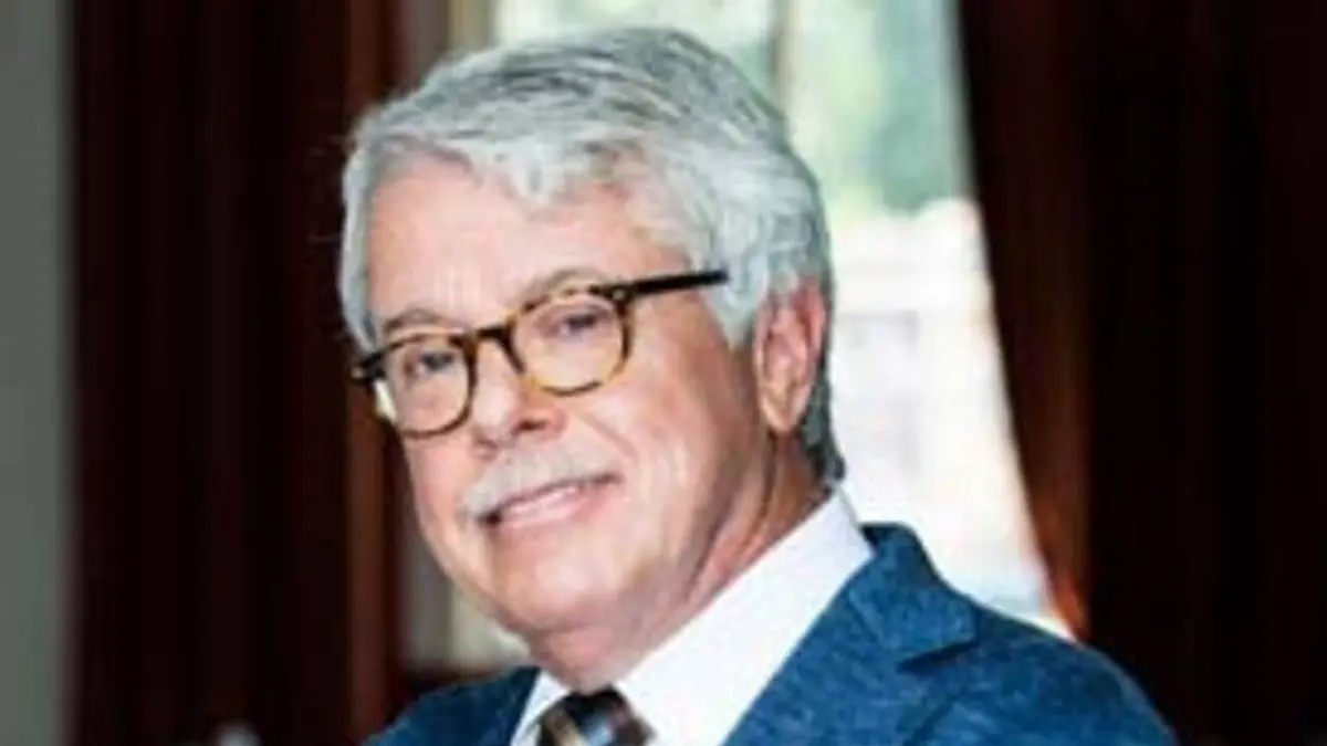 Mr. Frank Visser doet uitspraak Schuttingtaal…