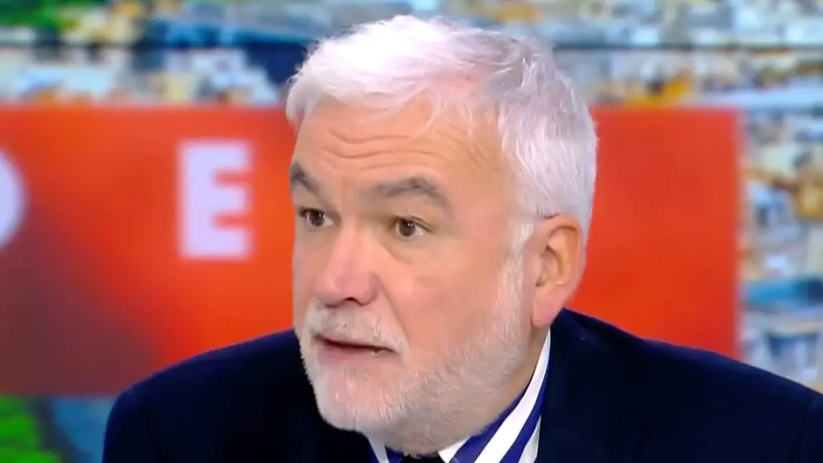 L'heure des pros replay du 30/10/2025 : "Chez Emmanuel Macron, il y a ...