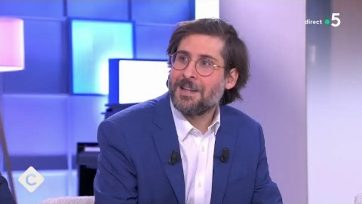 Replay C à vous du 15/02/2024 : L’ancien patron de L’Express était un agent du KGB - C à Vous