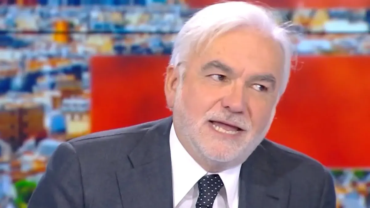 L'heure des Pros 2 replay du 08/10/2024 : Pascal Praud attaque Emmanuel ...