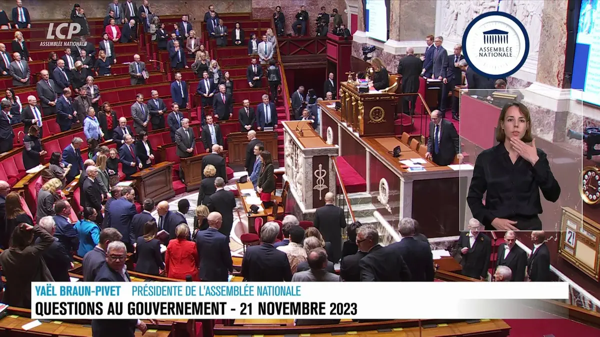 La Chaîne parlementaire replay du 22/11/2023 : Questions au ...