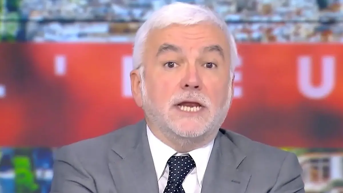L'heure des pros replay du 14/10/2025 : "Trump prend Macron pour un ...