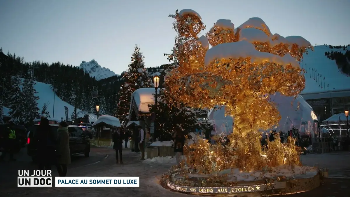 Replay Un jour, un doc du 19/11/2024 : Un jour, un doc : Palace au sommet du luxe