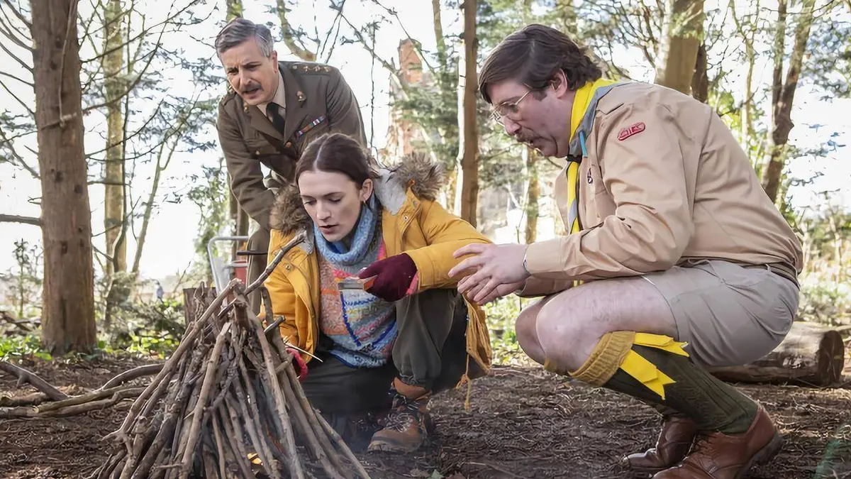 Ghosts S03E03 Le camping (Série) • Programme TV & Replay